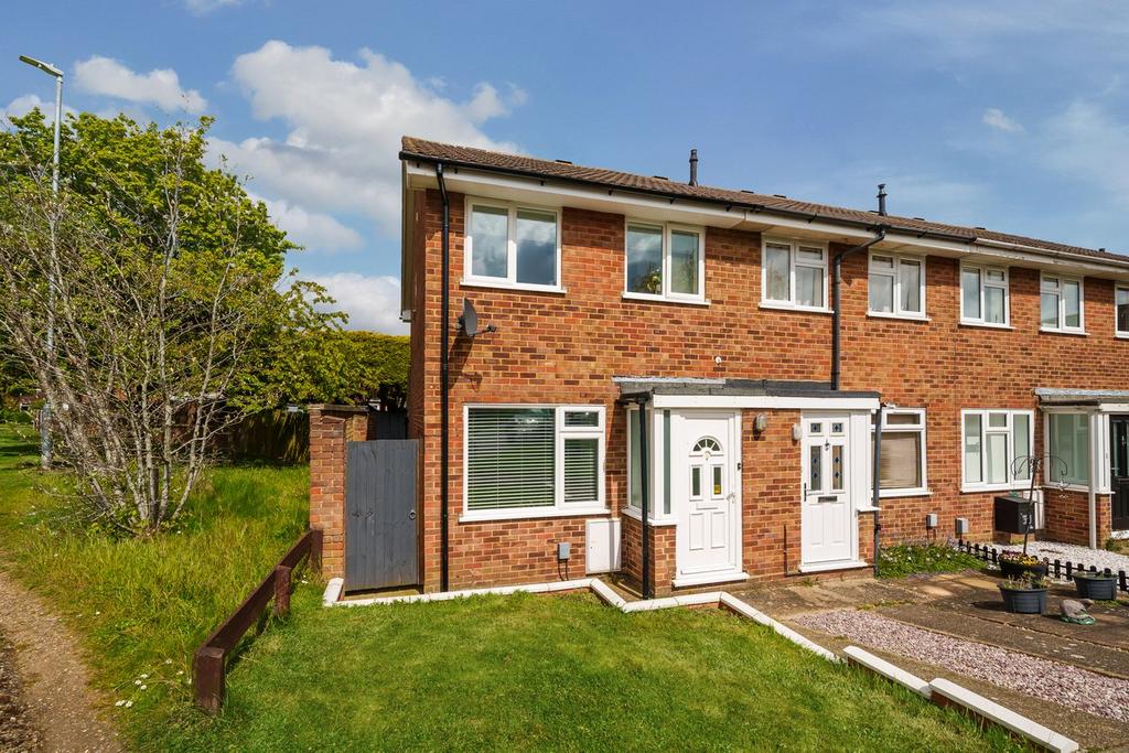 Primrose Close, Flitwick, MK45 2 bed end of terrace house - £290,000