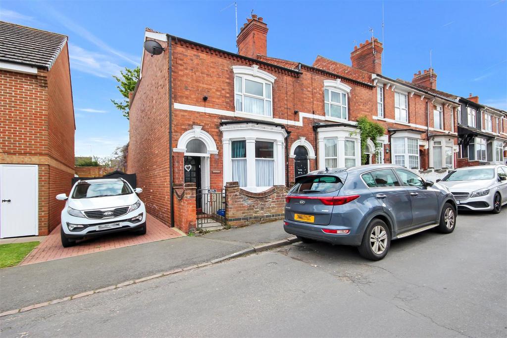 Station Road, Rushden NN10 3 bed end of terrace house - £209,995