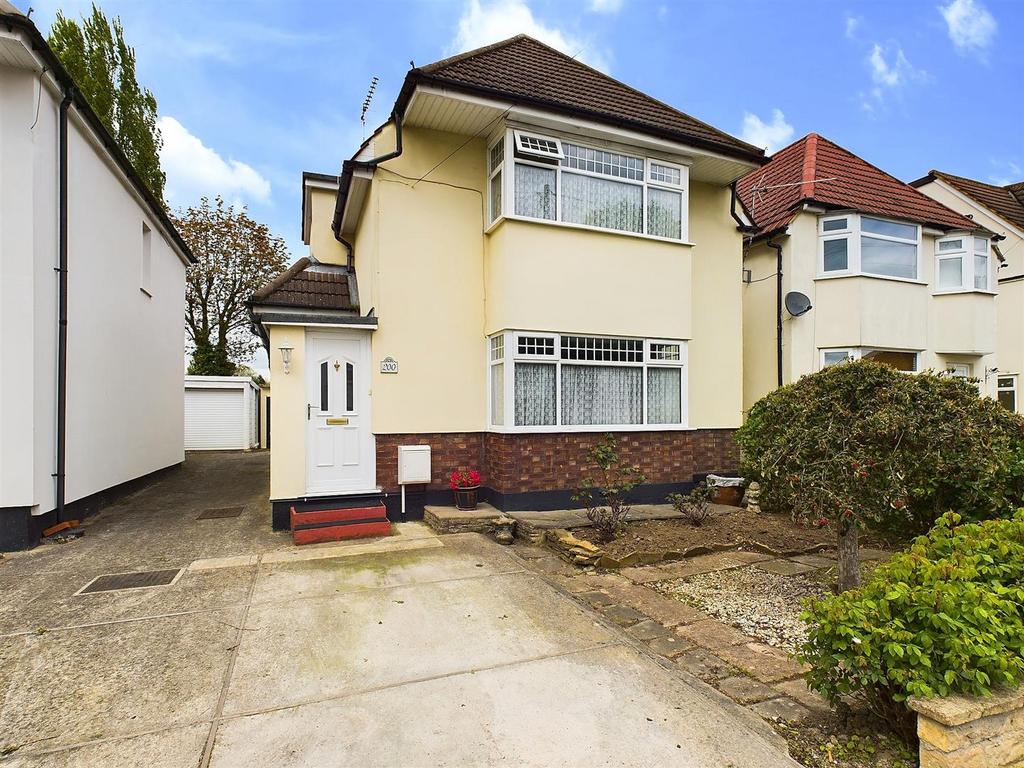 The Fairway, Ruislip HA4 3 bed detached house - £650,000