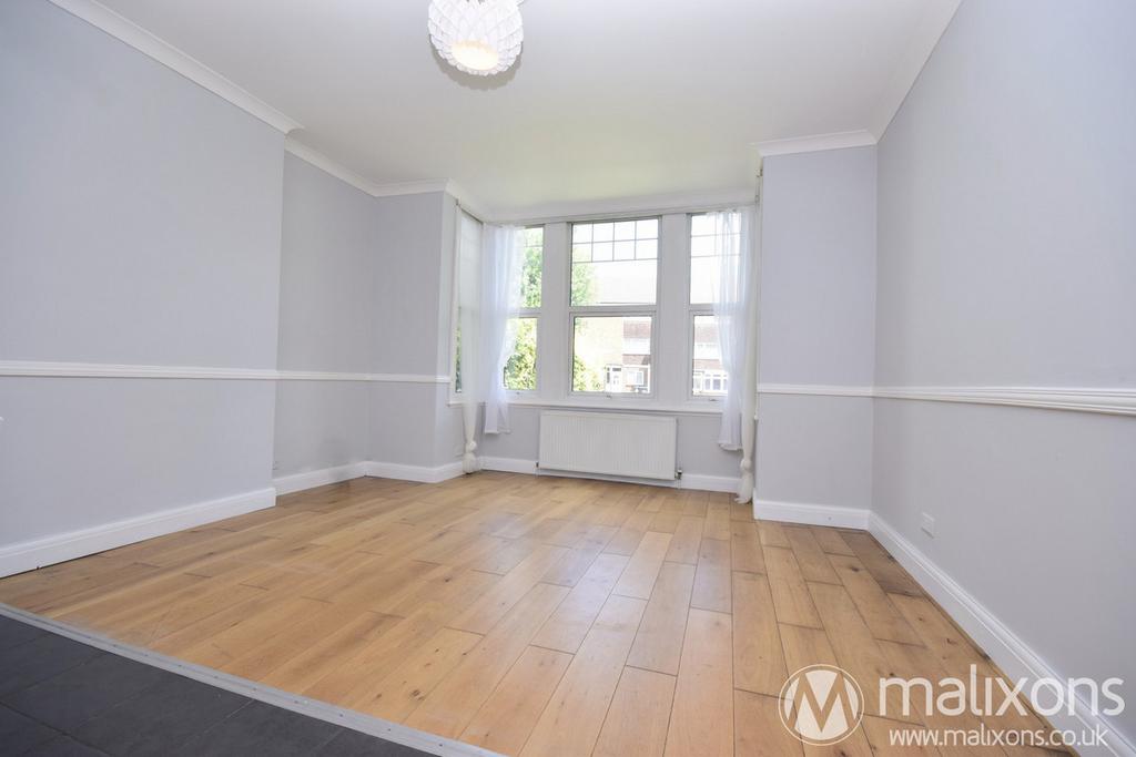 London SE25 2 bed flat - £280,000