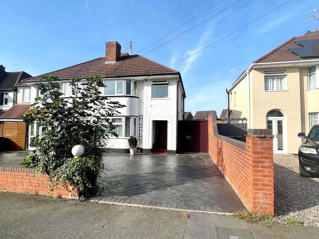 Probert Road, Oxley, Wolverhampton, WV10 Semi detached house - £240,000