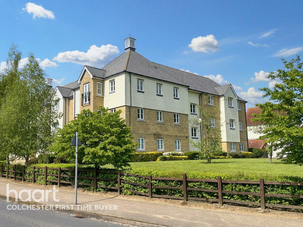 Weetmans Drive, Colchester 2 bed apartment - £180,000