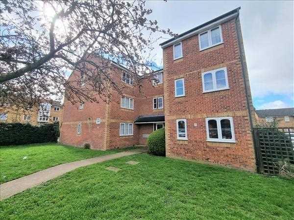 Redford Close, Feltham Studio - £950 pcm (£219 pw)