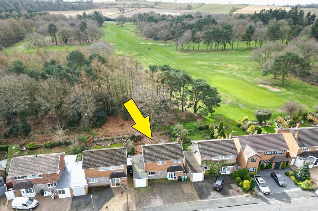 Lea Vale Road, Norton, Stourbridge, DY8 3 bed detached house - £350,000