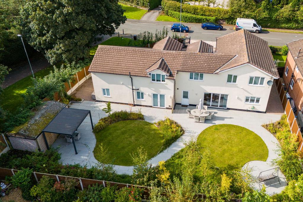 Upton Lane, Farnworth, Widnes 6 bed detached house - £650,000