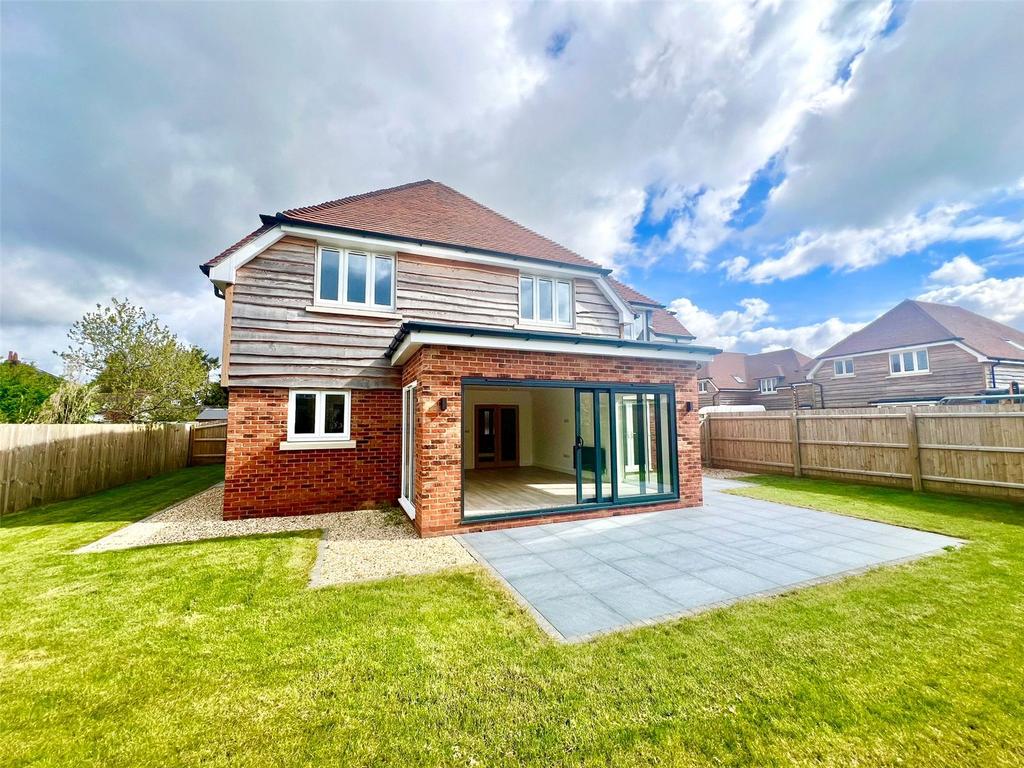 Christchurch, Dorset BH23 4 bed detached house for sale - £895,000