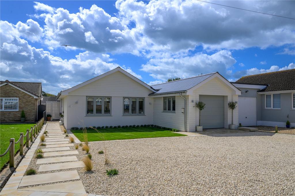 Mudeford, Dorset BH23 3 bed bungalow for sale - £935,000