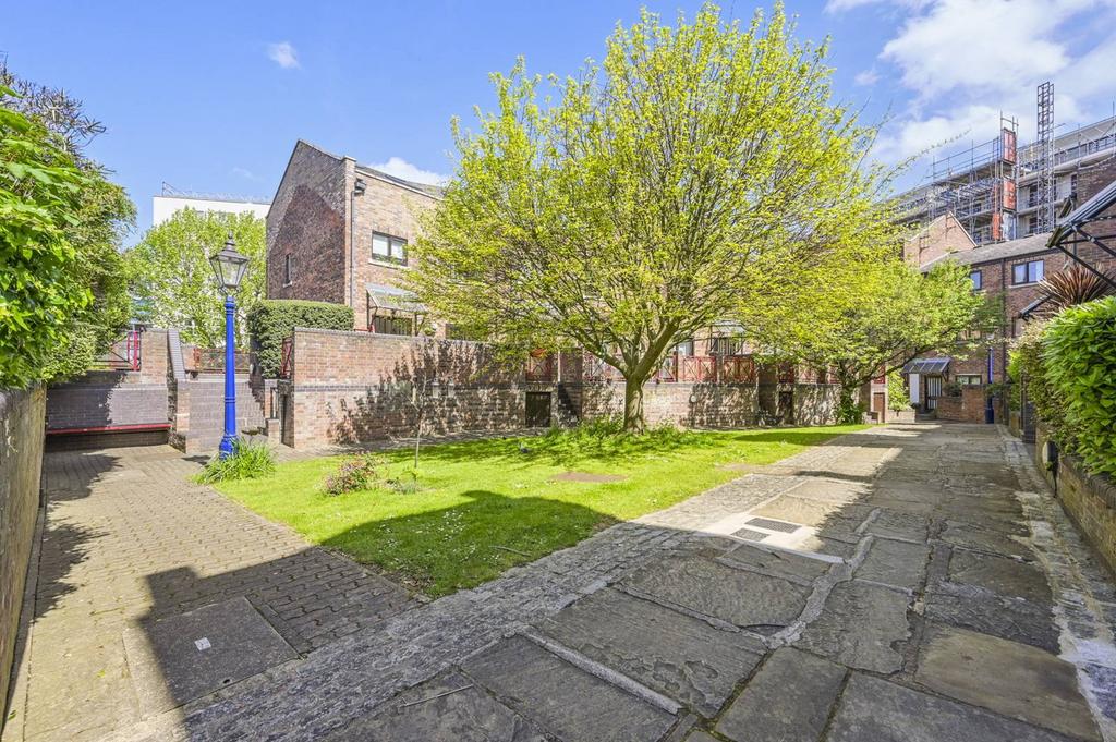 Wapping Wall, Wapping, London, E1W 3 bed flat for sale - £725,000