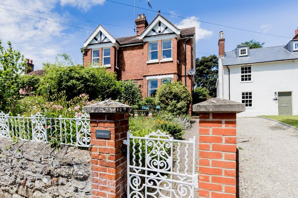 The Green, Maidstone ME14 4 bed semi-detached house - £2,200 pcm (£508 pw)