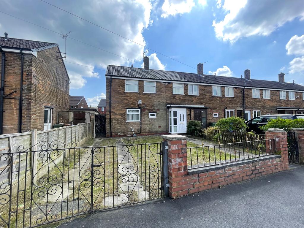 Shropshire Avenue, Brinnington 2 bed end of terrace house - £160,000