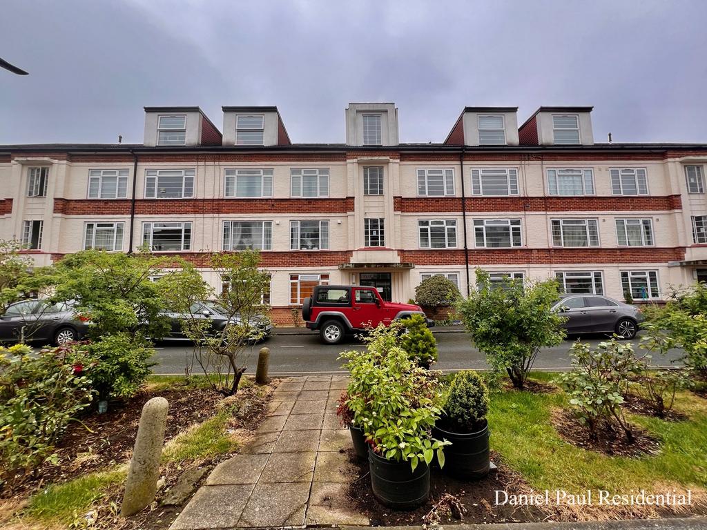 Manor Vale 2 bed flat - £1,647 pcm (£380 pw)