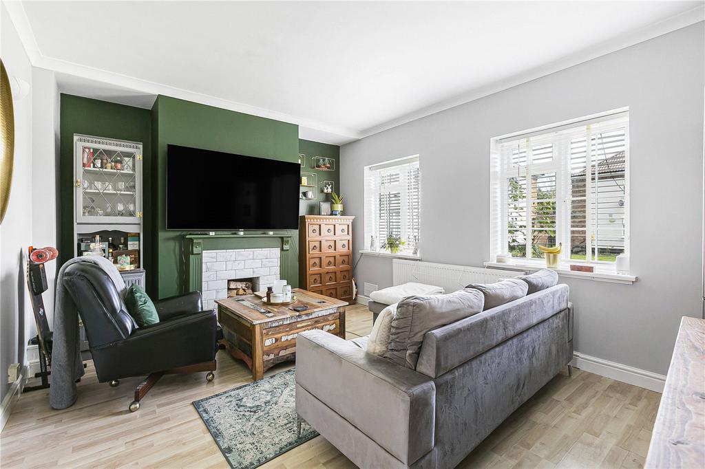 Phillimore Place, Radlett... 2 bed apartment - £300,000