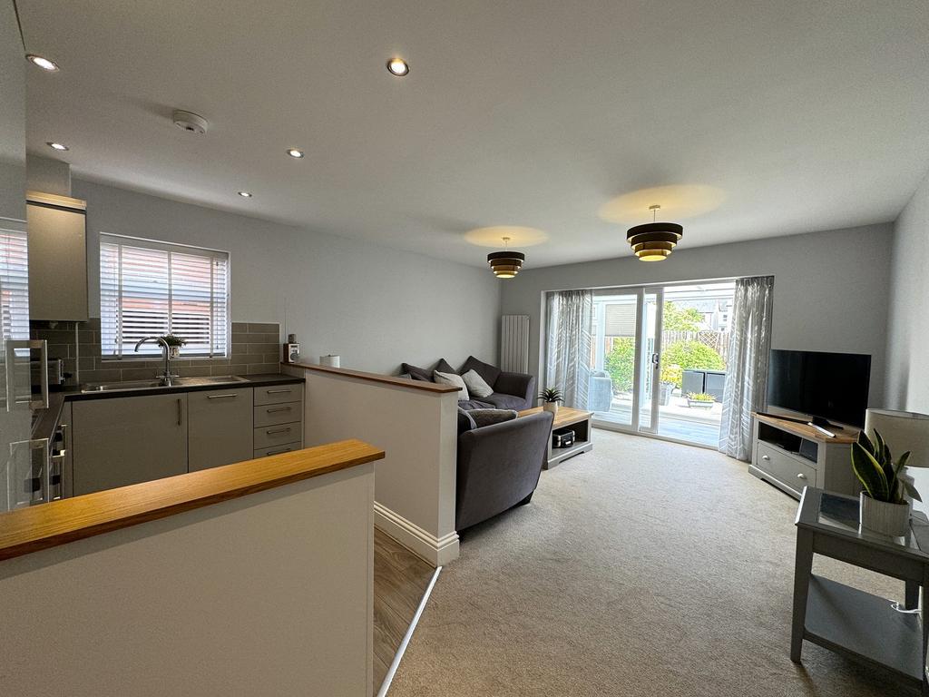 Southport PR9 2 bed ground floor flat - £190,000