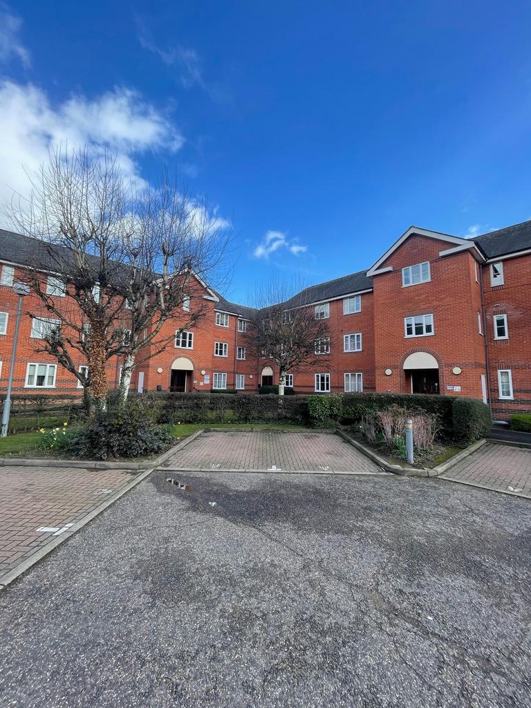 Millbridge Halstead 2 Bed Flat £875 Pcm £202 Pw