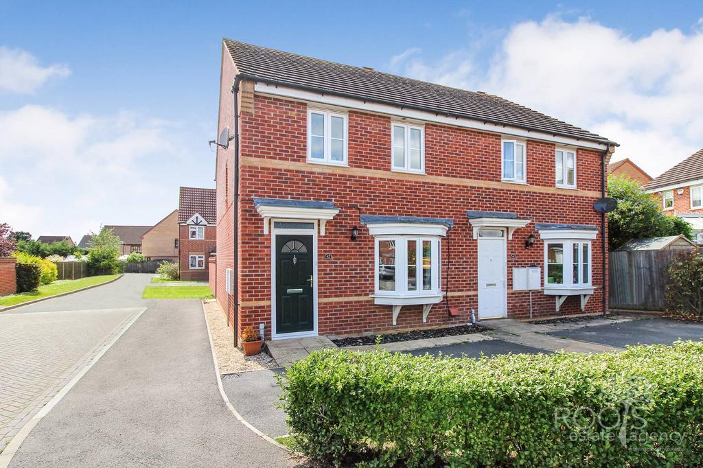Thatcham, Berkshire RG18 3 bed semi-detached house for sale - £365,000