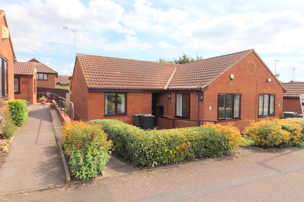 Luton LU3 2 bed bungalow - £239,995