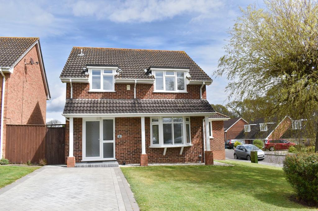 Bute Drive, Highcliffe, BH23 4 bed detached house - £679,950