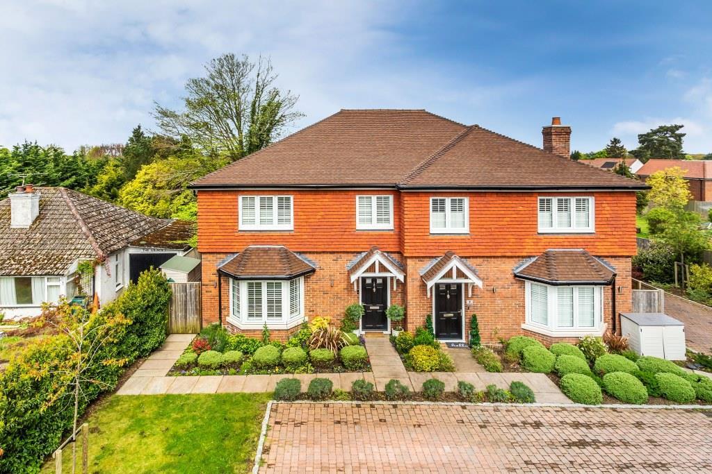 CHEVRON CLOSE, GREAT BOOKHAM, KT23 4 bed semi-detached house - £798,000
