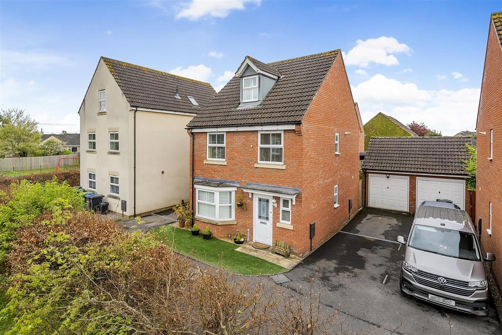 Millards Close, Hilperton Marsh... 4 bed detached house - £350,000