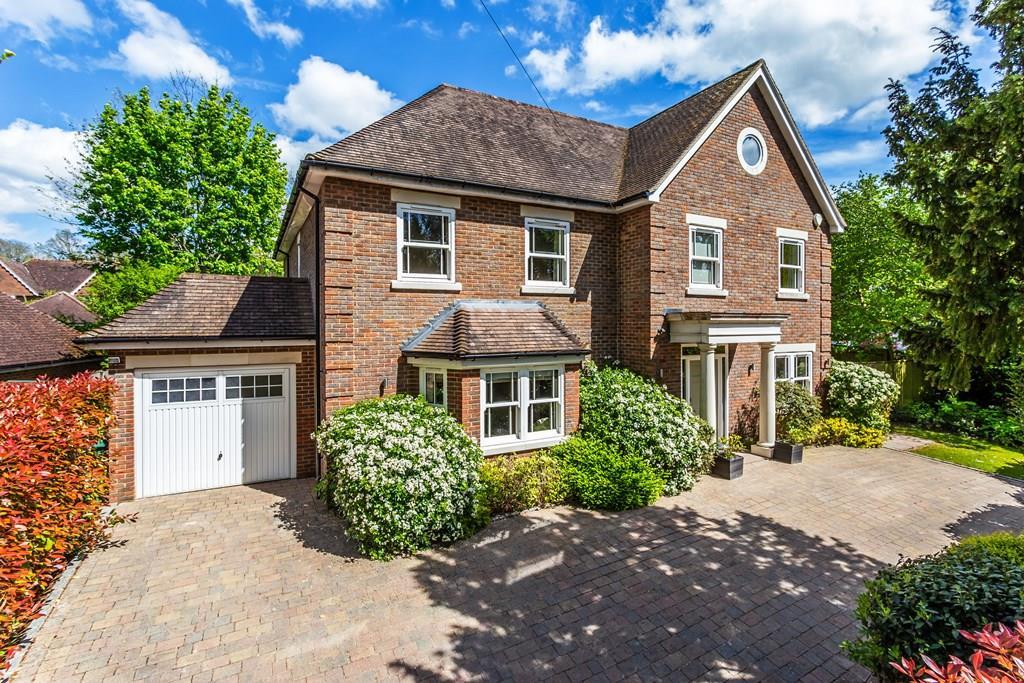 FORTYFOOT ROAD, LEATHERHEAD, KT22 5 bed detached house - £1,650,000
