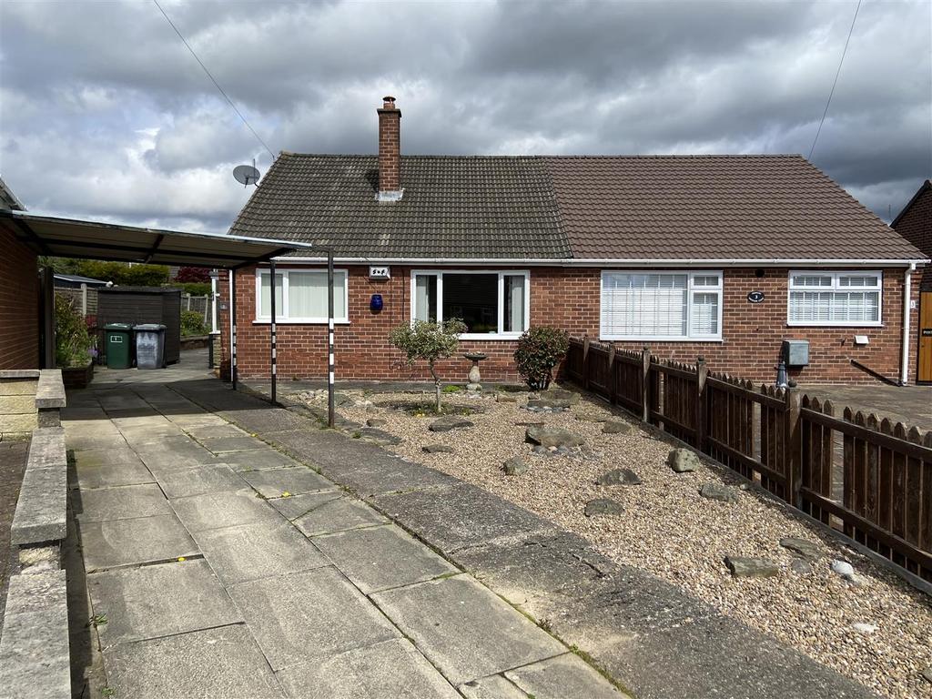 Fountain Close, Liversedge WF15 2 bed semi-detached bungalow - £225,000