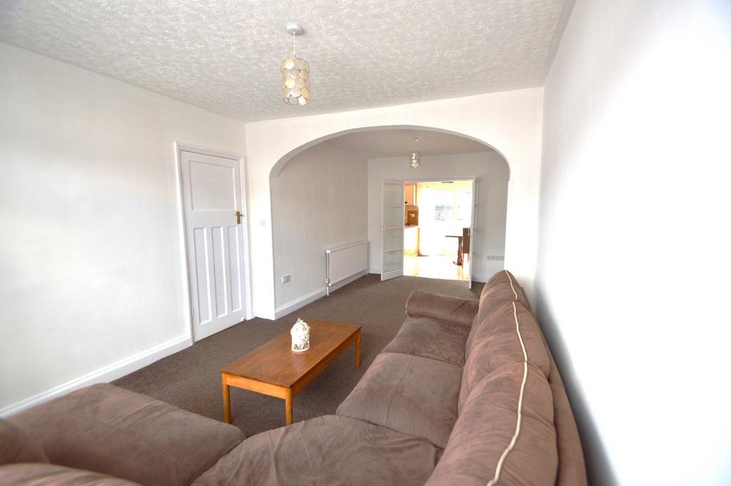 Cranbourne Road, Slough, Berkshire, SL1 3 bed house - £1,950 pcm (£450 pw)