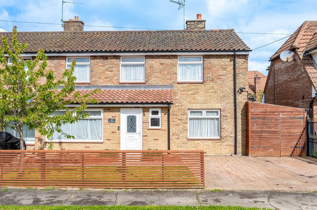 Holloway Crescent, Leaden Roding, Dunmow 3 bed semi-detached house - £ ...