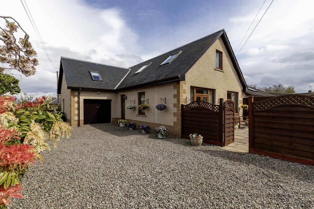 Main Street, Balbeggie, Perth 4 bed detached house - £289,000