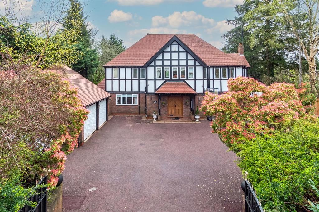 Alan Drive, Hale 4 bed detached house - £4,000 pcm (£923 pw)
