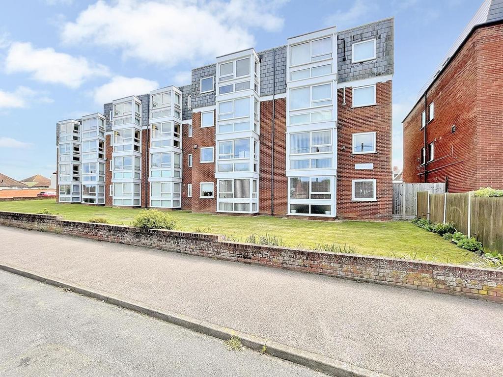 Buckingham Court, Hunstanton PE36 2 bed flat - £180,000