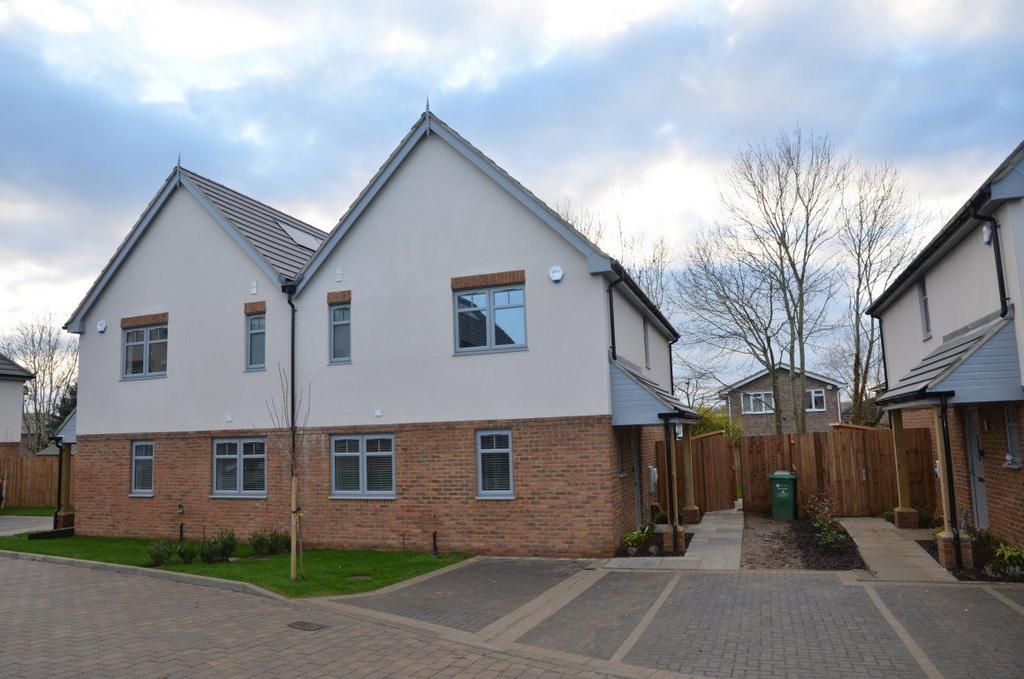 Ash Lodge Close, Ash GU12 3 bed semi-detached house - £2,050 pcm (£473 pw)