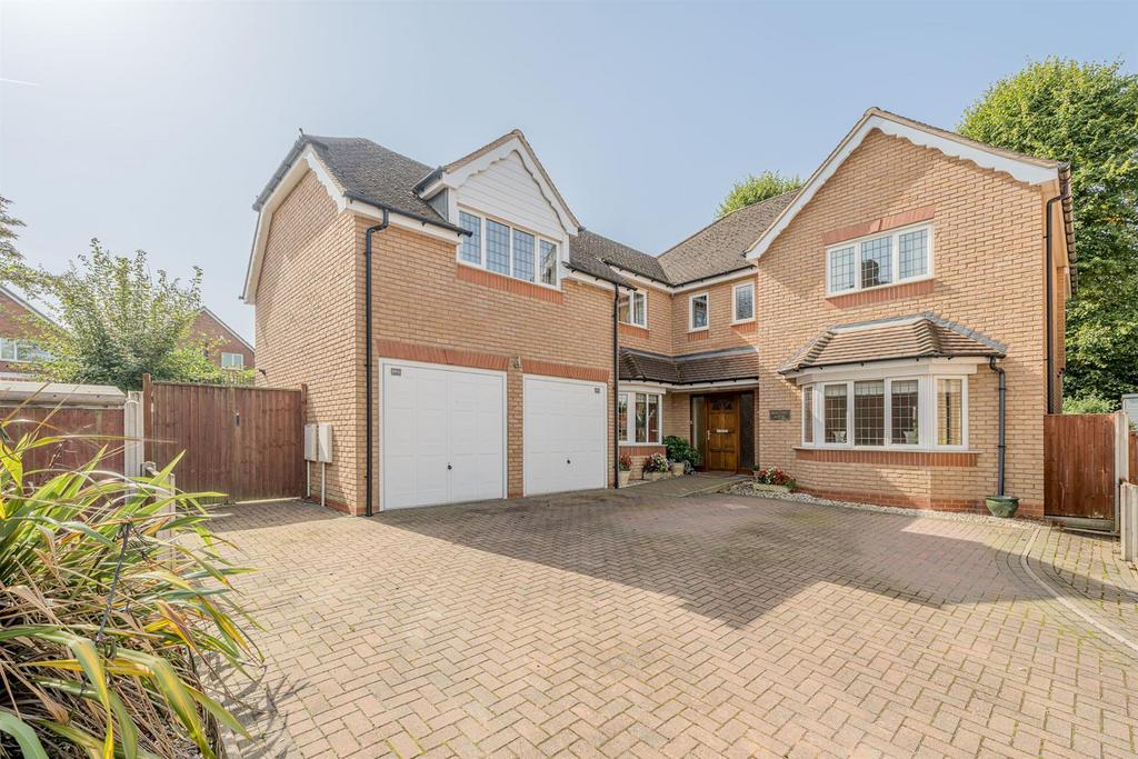 Ryefield Way, Kingswinford, DY6 9XF 5 bed detached house - £750,000