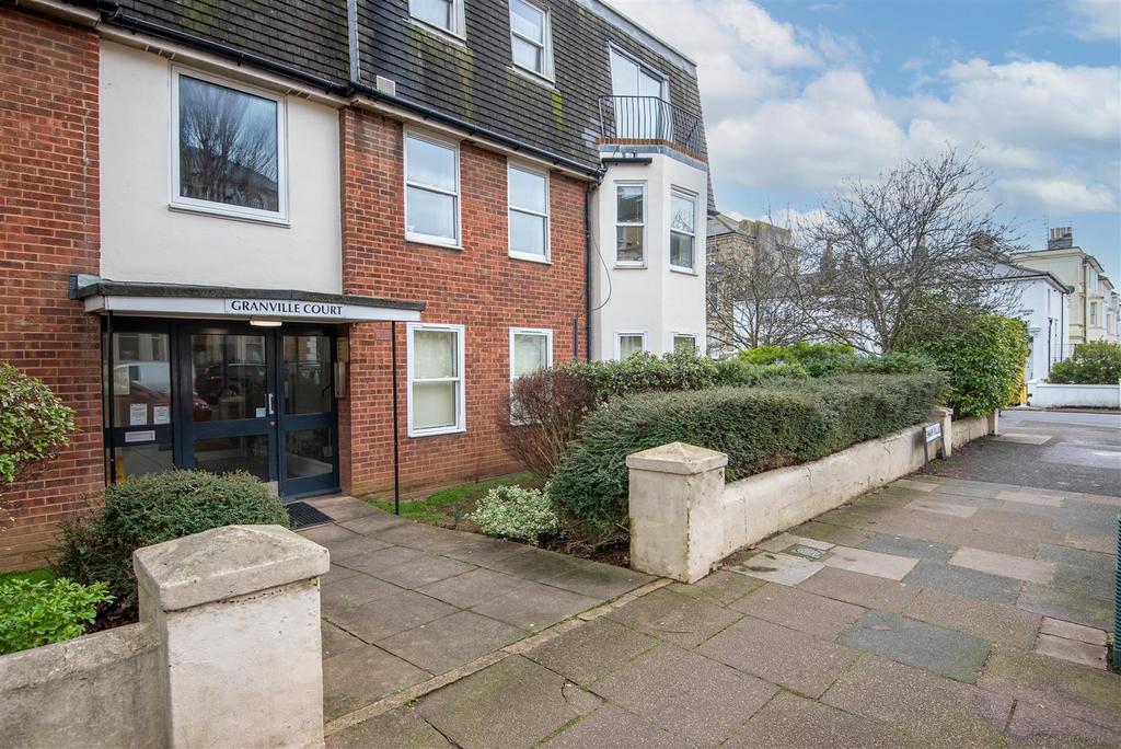 Granville Court, Denmark Villas, Hove 2 bed flat to rent - £1,500 pcm ...