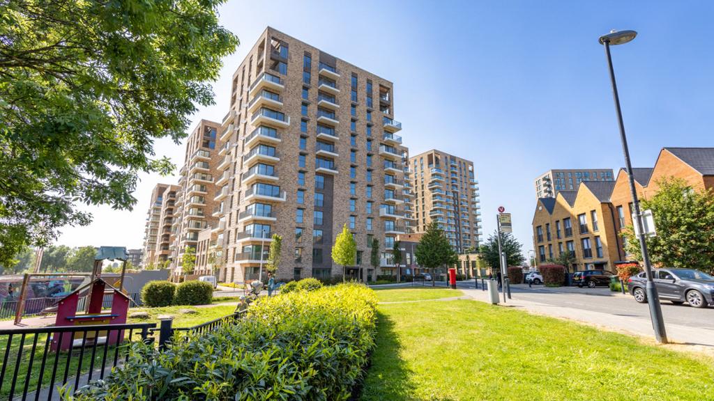 Plot E3.9.03 50%, at L&Q at Kidbrooke... 2 bed flat - £243,750