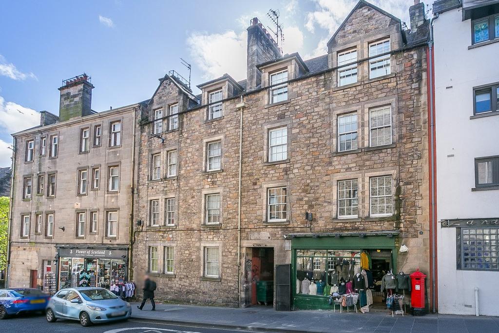 100 Canongate, Old Town, Edinburgh, EH8 1 bed ground floor flat - £199,000