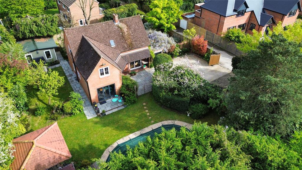 Robin Hood Lane, Winnersh, Wokingham... 4 bed detached house - £950,000