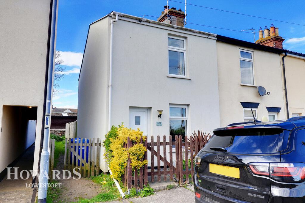Pakefield Street, Lowestoft 2 bed end of terrace house - £205,000