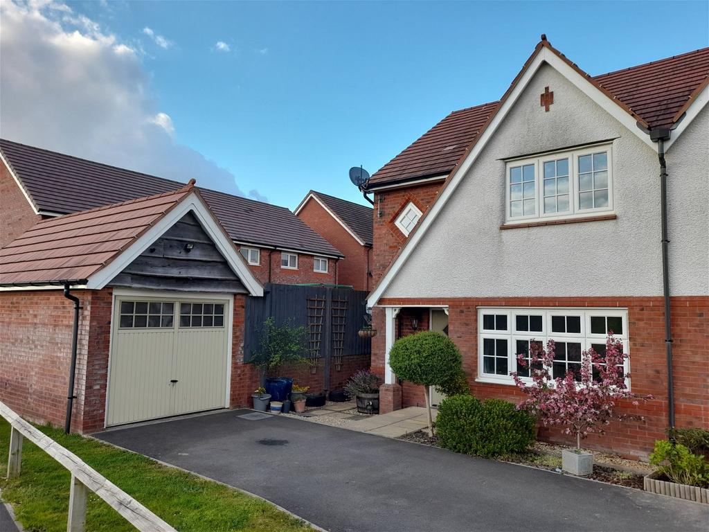 Grebe Way, Newton Abbot TQ12 3 bed semi-detached house - £350,000