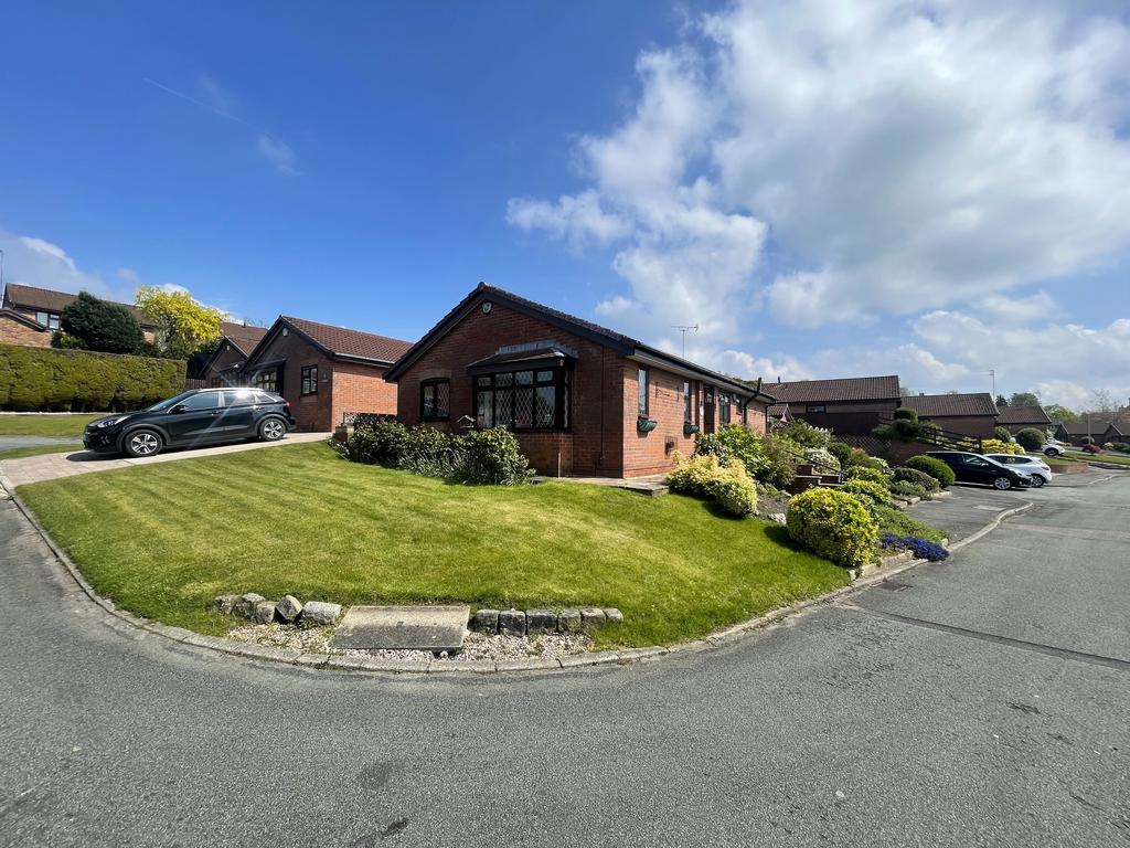 Hill Rise, Romiley, Stockport 3 bed detached bungalow for sale - £425,000