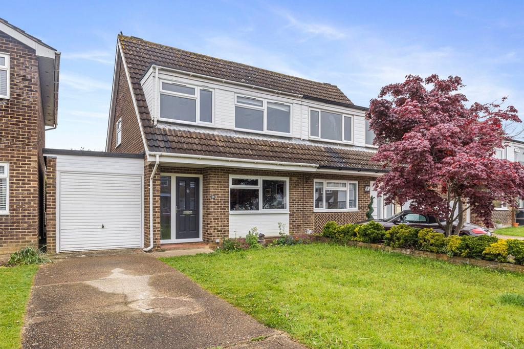 Horley, Horley RH6 3 bed semi-detached house for sale - £400,000