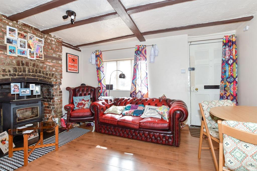 Malling Road, Teston, Maidstone, Kent 2 bed semi-detached house - £300,000