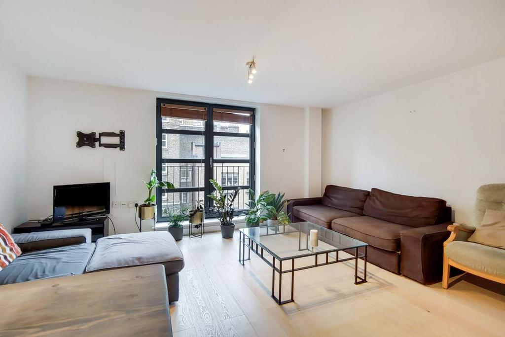 Batemans Row, EC2A, Shoreditch... 3 bed flat - £3,684 pcm (£850 pw)
