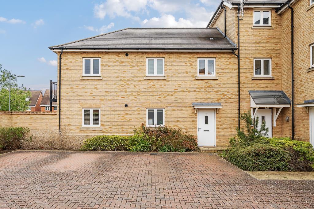 Berryfields, Aylesbury, HP18 2 bed apartment - £1,400 pcm (£323 pw)
