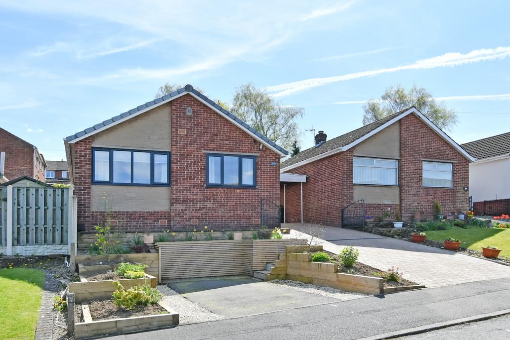 Chestnut Close, Dronfield... 2 bed detached bungalow - £299,950