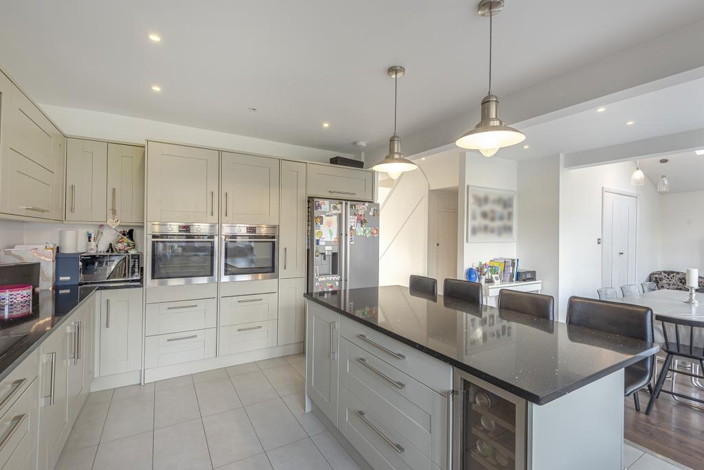 Heatherset Gardens Norbury SW16 4 bed house - £2,900 pcm (£669 pw)