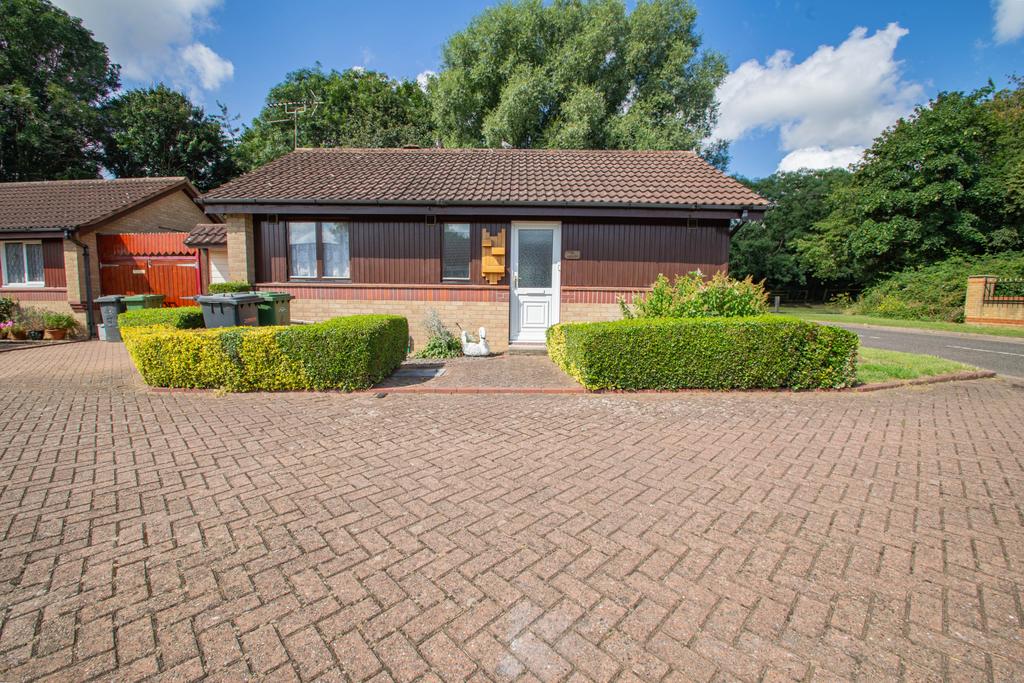Orton Goldhay, Peterborough PE2 2 bed detached bungalow - £170,000