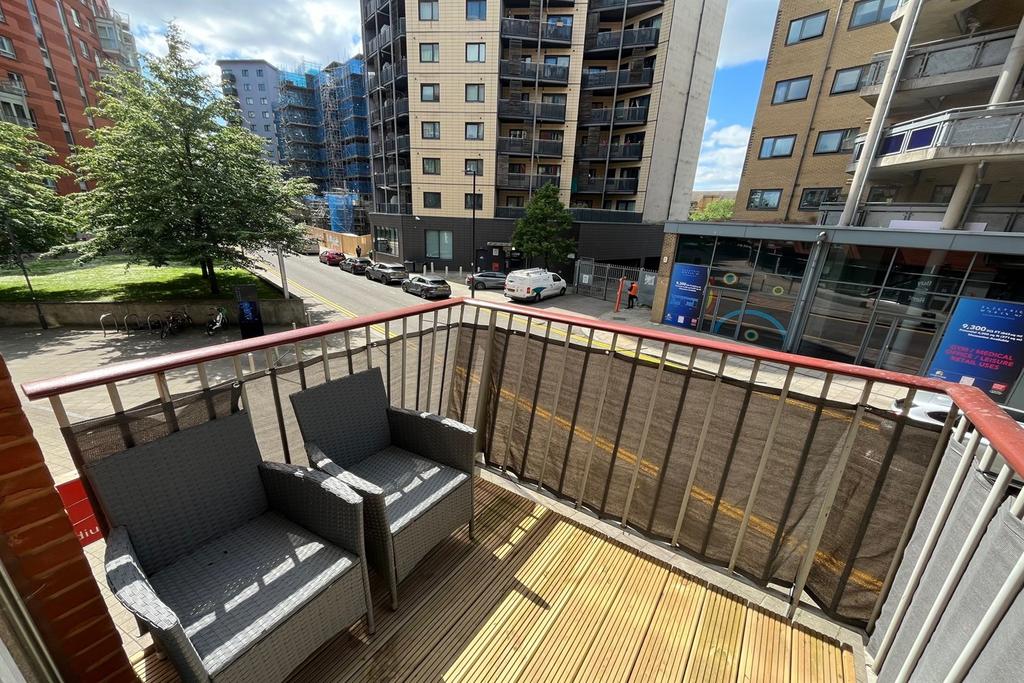 Vizion 7, London N7 - EPC rating C 1 bed property - £2,000 pcm (£462 pw)