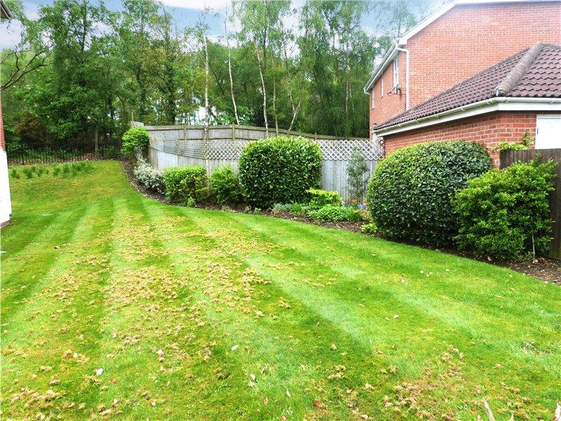 Babbage Way, Bracknell, Berkshire, RG12 2 bed apartment - £1,100 pcm (£ ...