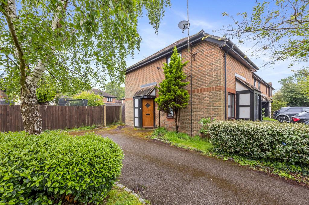 Copse Lane, Horley RH6 1 bed terraced house - £265,000