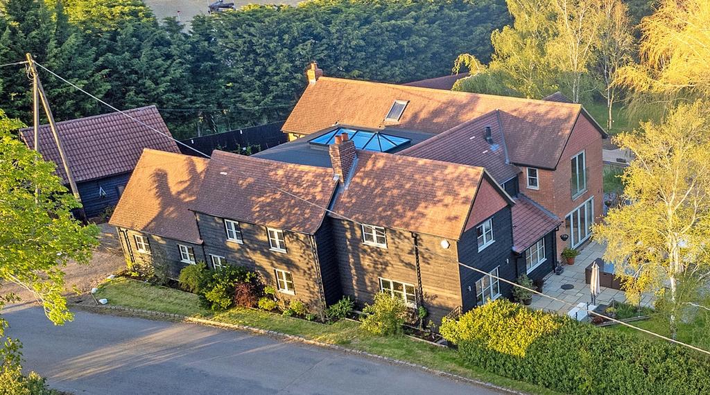 Keysoe Row West Keysoe, Bedfordshire... 5 bed detached house - £1,600,000